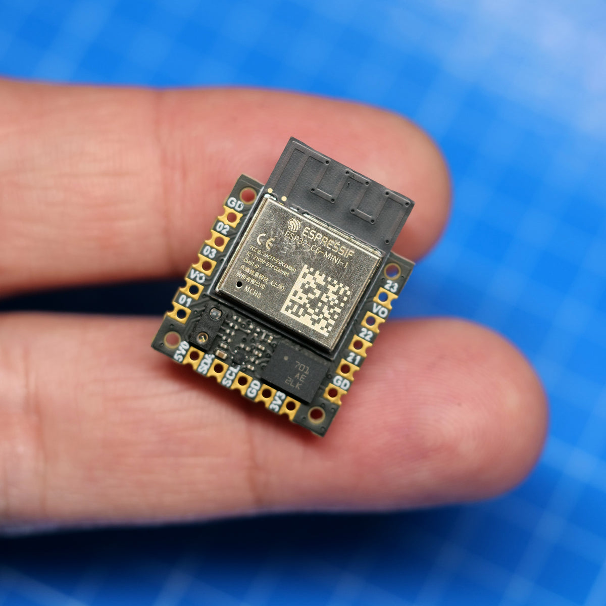 CodeCell C6 - Microbots